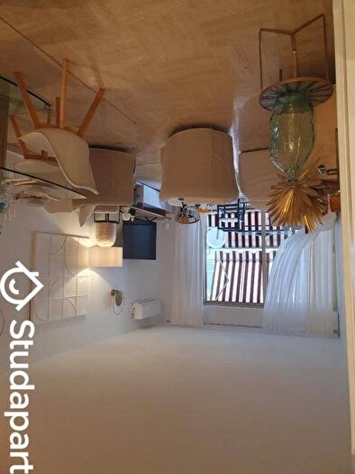 Appartement à louer - Place de Gaulle, Antibes - 1 pièce