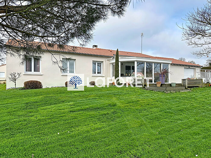 Maison à vendre - Nueil-les-Aubiers - 6 pièces - 4 chambres