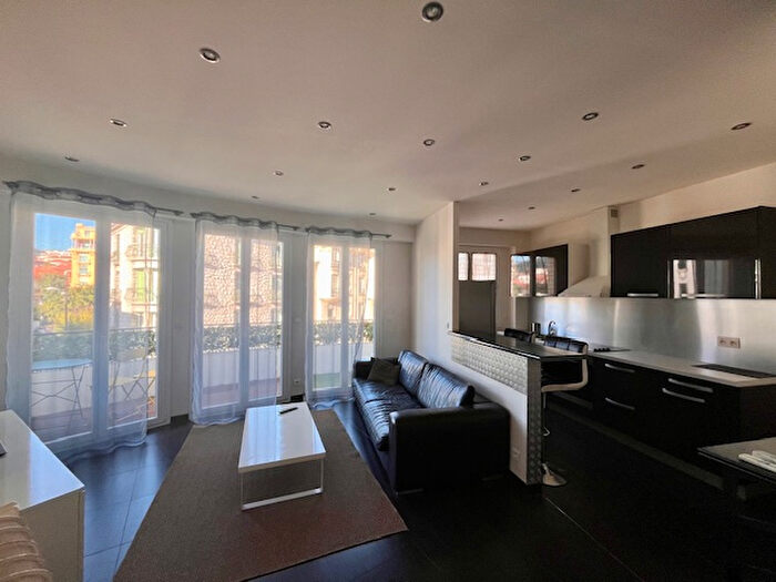 Appartement à louer - Nice, Saint-Lambert, Bas-Cimiez - 2 pièces - 1 chambre