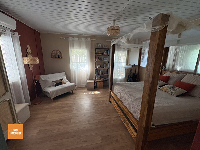 Maison à vendre - Le Tampon, Trois Mares - 6 pièces - 4 chambres