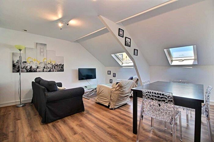 Appartement à louer - Marceau, République, Courbevoie - 3 pièces - 3 chambres