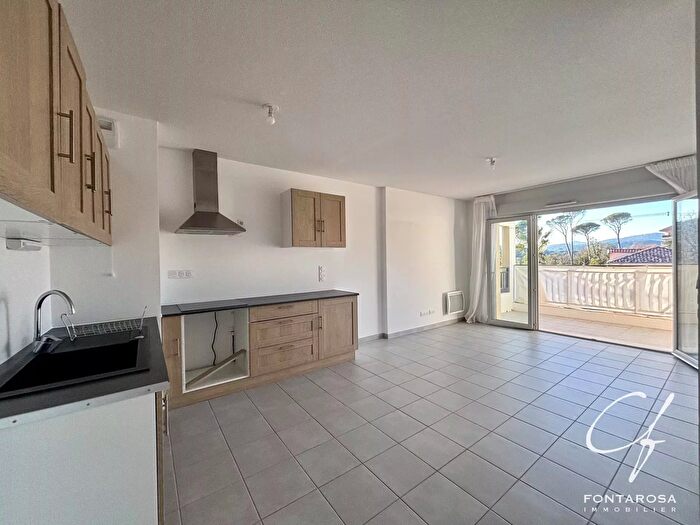 Appartement à vendre - Le Muy - 3 pièces - 2 chambres