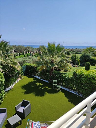 Appartement à louer - Antibes, Antibes-les-Pins, Trianon, Le Fournel, Peyregoue - 4 pièces - 3 chambres