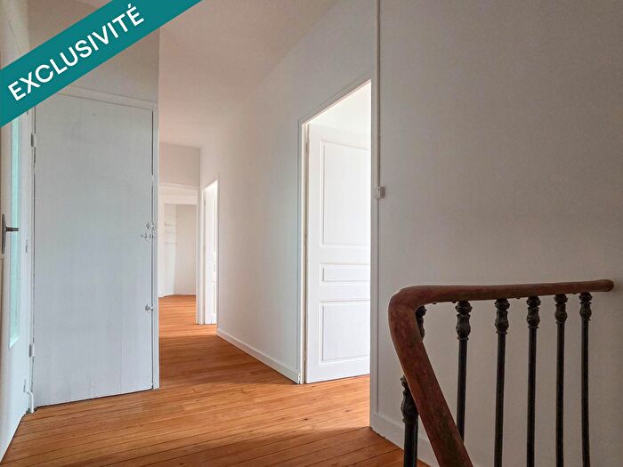 Maison à vendre - Vernoil-le-Fourrier - 7 pièces - 5 chambres