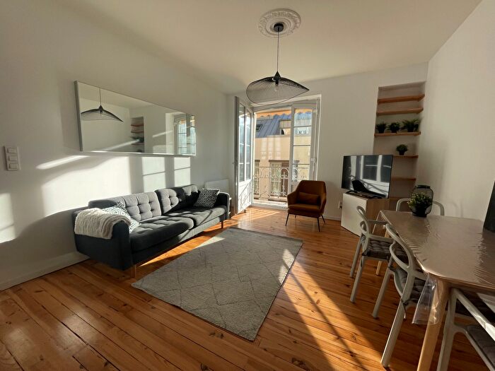 Appartement à louer - Pau, Centre-ville - 4 pièces - 3 chambres