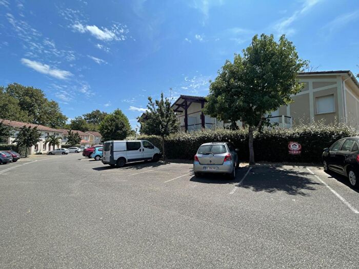 Appartement à vendre - Saint-Pierre-du-Mont - 2 pièces - 1 chambre