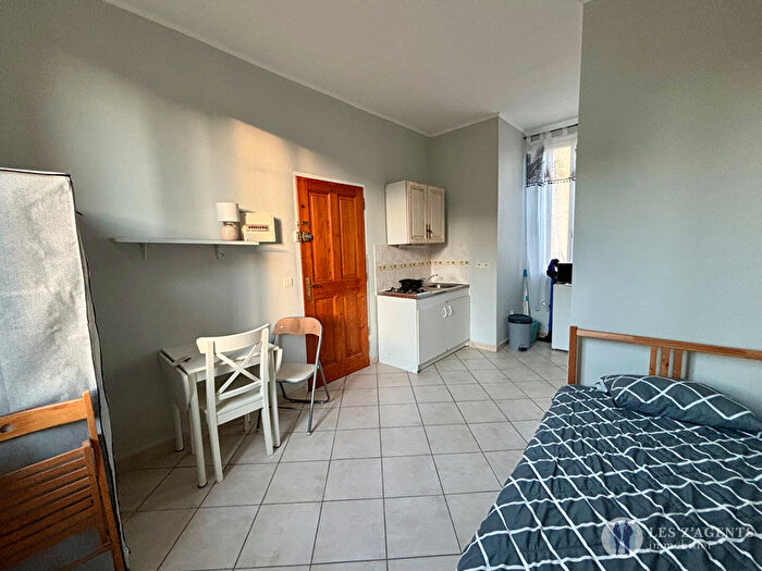 Appartement à louer - Saint-Martin-dHères, Croizat - 1 pièce