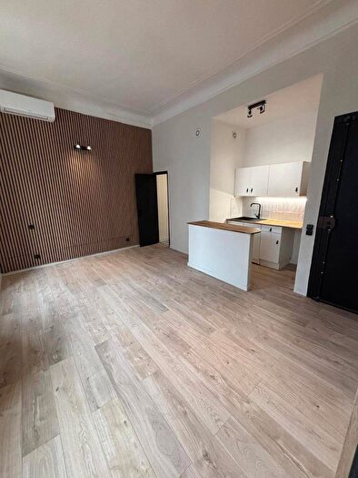 Appartement à louer - Cinq Avenues, Marseille ème arrondissement - 2 pièces