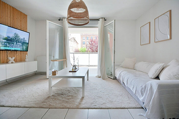 Appartement à vendre - Vénissieux, Georges Levy, Ernest Renan, Moulin à vent - 3 pièces - 2 chambres