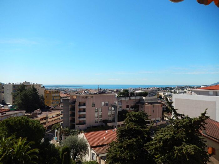 Appartement à louer - Le Cannet - 3 pièces - 2 chambres