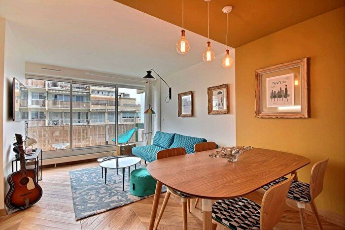 Appartement à louer - Faubourg du Temple-Hôpital Saint Louis, Paris ème arrondissement - 1 pièce