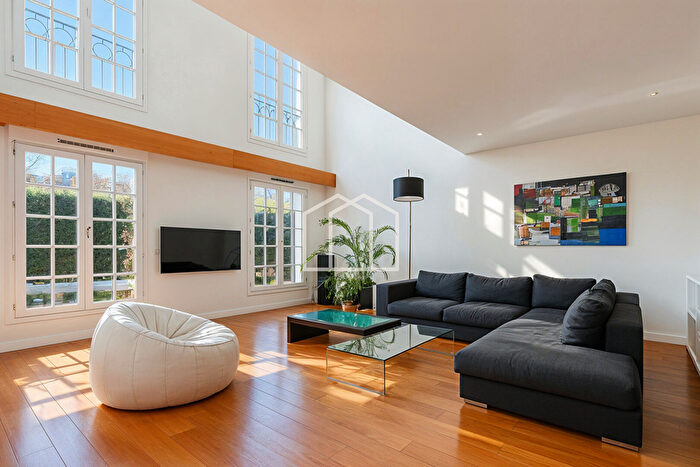 Maison à vendre - Suresnes, Centre-ville - 6 pièces - 4 chambres