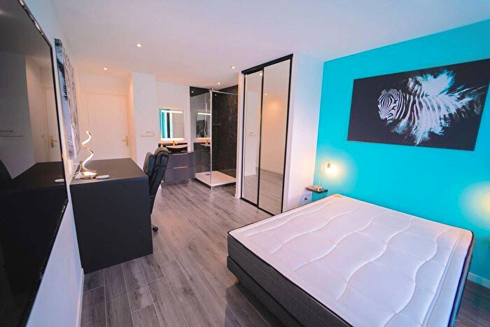 Appartement à louer - Lyon ème arrondissement - 6 pièces - 5 chambres