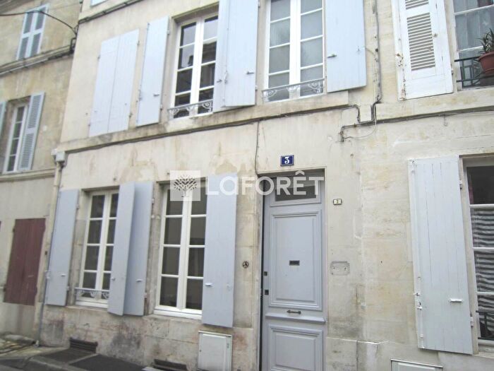 Maison à louer - Cognac, Centre-ville, Gare - 5 pièces - 2 chambres