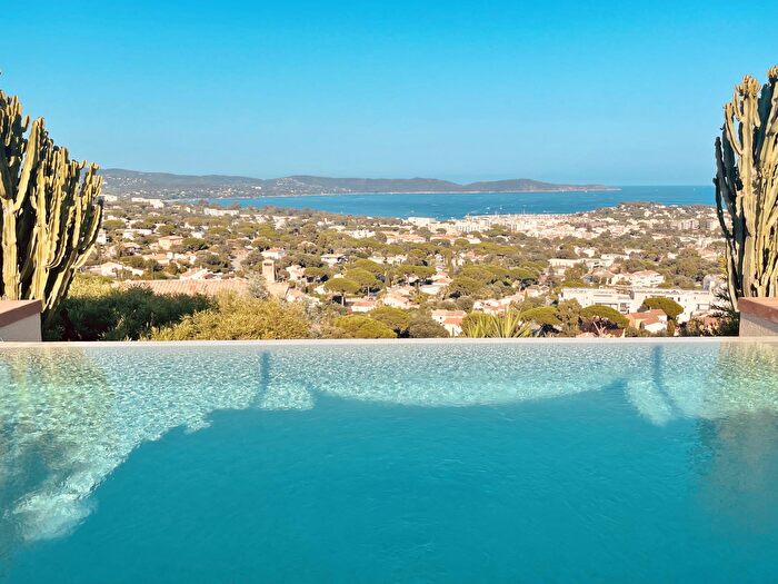 Maison à vendre - Cavalaire-sur-Mer, Pierrugues, Mannes, Canissons - 7 pièces - 4 chambres