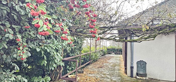 Maison à vendre - Saint-Cyr-au-Mont-dOr - 4 pièces - 3 chambres