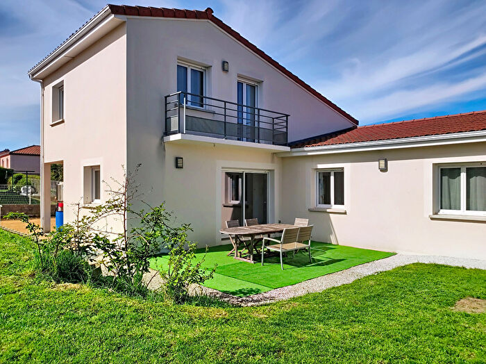 Maison à vendre - Vic-le-Comte - 5 pièces - 4 chambres