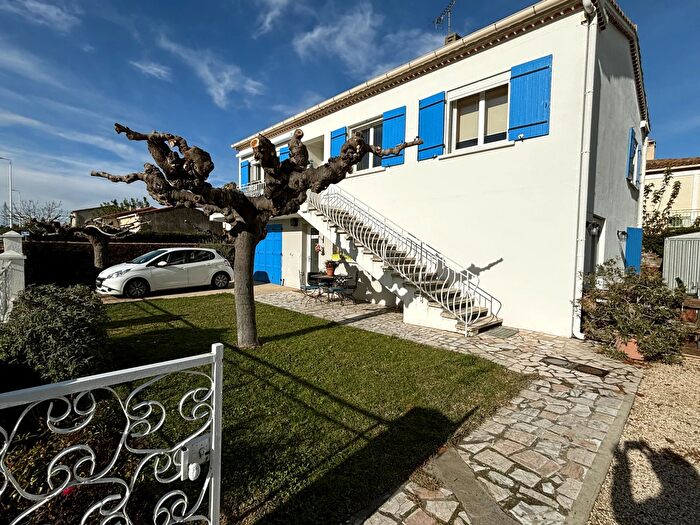 Maison à vendre - Saint-Martin-de-Crau - 6 pièces - 3 chambres