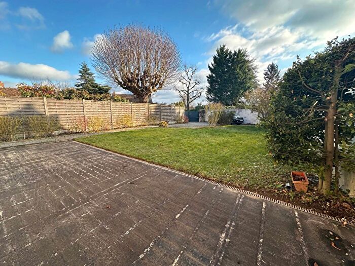 Maison à louer - Centre-Gare, Chantilly - 5 pièces - 2 chambres