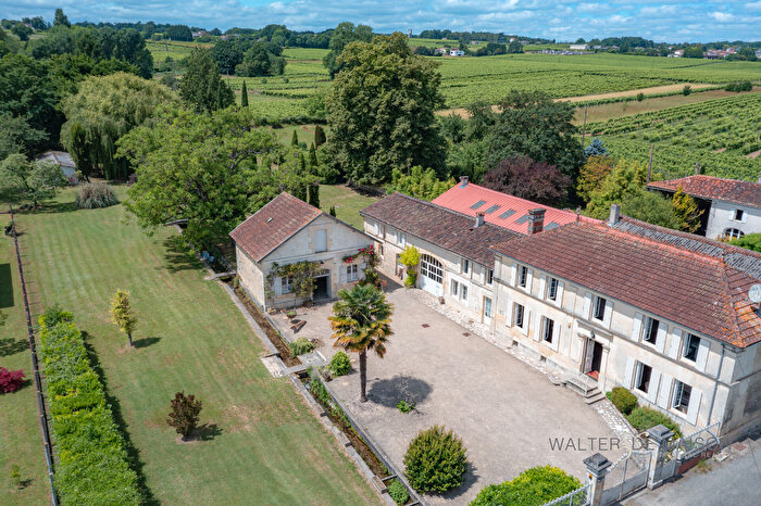 Saint-Sulpice-de-Cognac : Maison 9 pièces à vendre