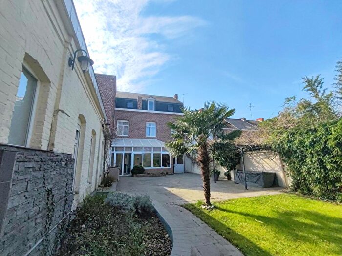 Maison à vendre - Raismes - 9 pièces - 7 chambres