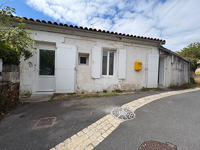 Appartement à louer - Zone Rurale, La Couronne - 1 pièce