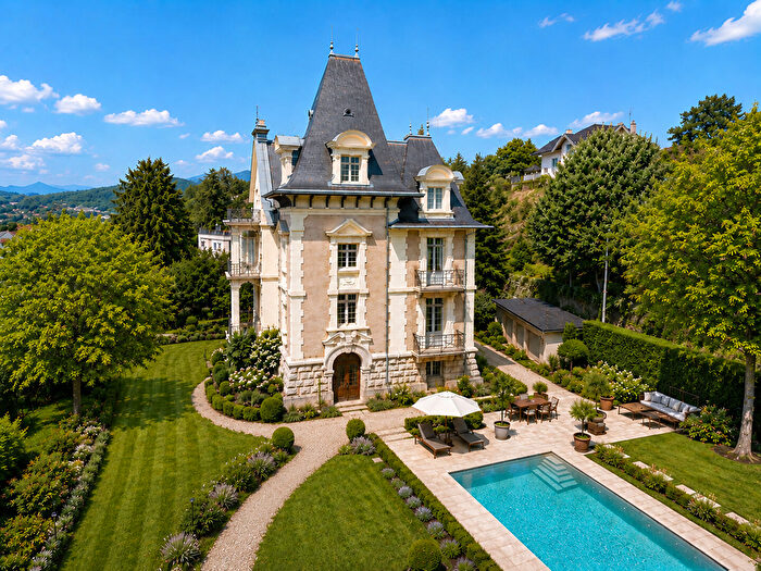 Aix-les-Bains, Est : Maison 11 pièces à vendre