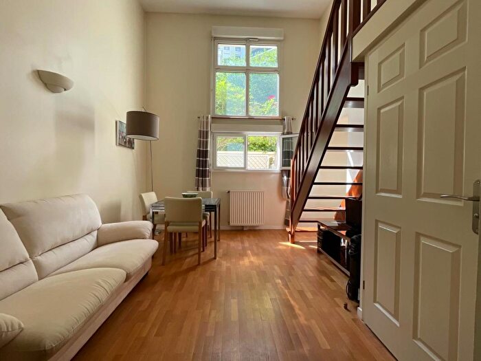 Appartement 2 pièces à Courbevoie, Faubourg de l'Arche, à vendre
