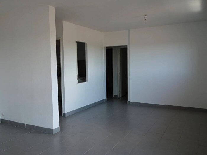 Appartement à louer - Nord, Uzès - 1 pièce