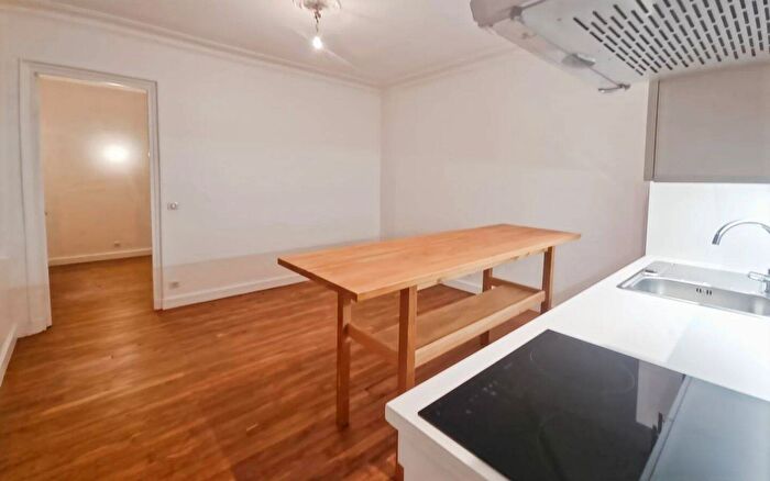 Appartement à louer - Georges Brassens, Paris ème arrondissement - 2 pièces - 1 chambre