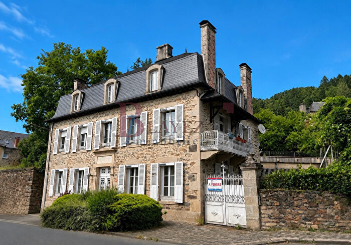 Maison 8 pièces à Forgès, à vendre