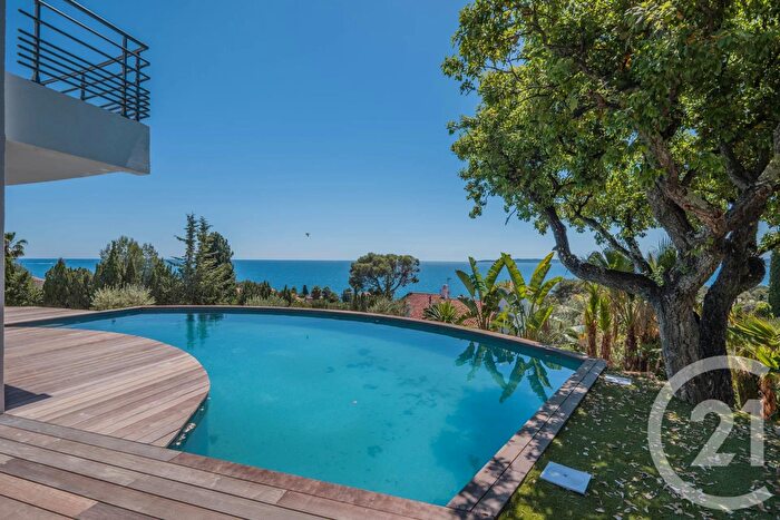 Maison à vendre - Roquebrune-sur-Argens, Les Issambres, La Vigie, Les Dolmens, Plages, Calanques - 8 pièces - 5 chambres