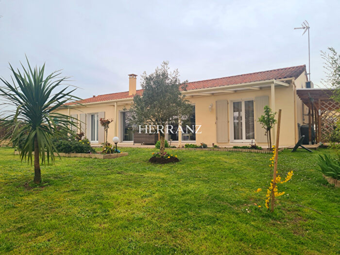 Maison à vendre - Puynormand - 5 pièces - 4 chambres