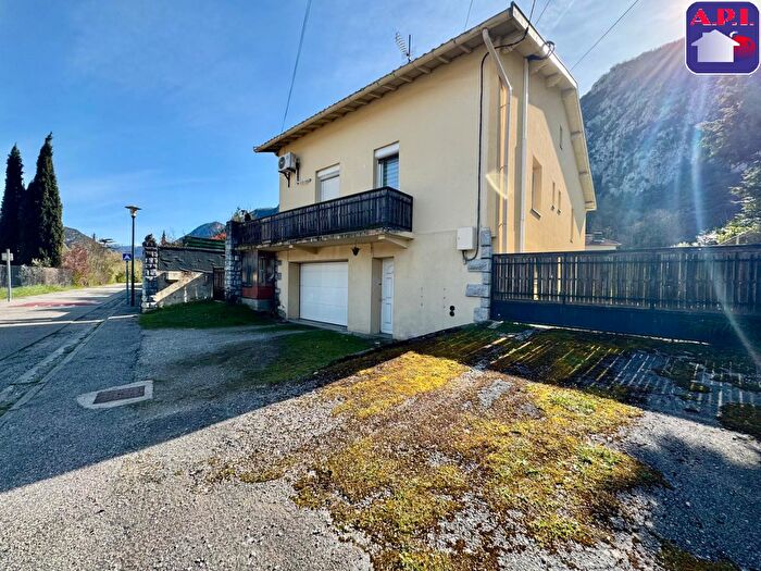 Maison à vendre - Tarascon-sur-Ariège - 6 pièces - 4 chambres