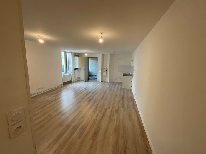 Sury-le-Comtal : Appartement 2 pièces à louer