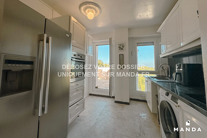 Appartement à louer - Évry, Les Pyramides - 6 pièces - 5 chambres