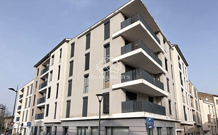 Appartement à vendre - Neuville-sur-Saône - 3 pièces - 2 chambres