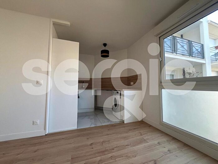 Appartement à louer - Bussy-Saint-Georges, Centre-ville - 1 pièce