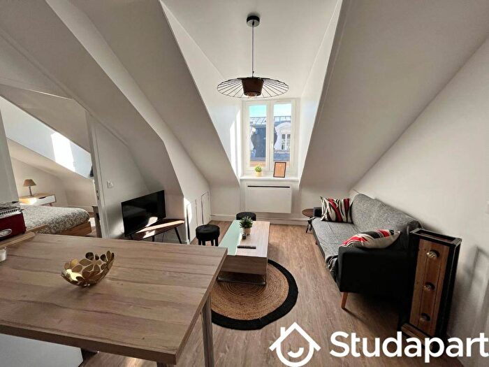 Appartement à louer - Centre Ville, Reims - 3 pièces - 2 chambres