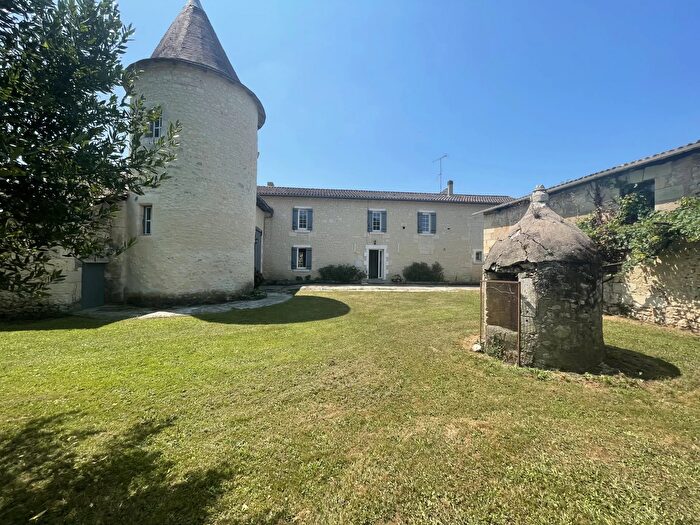 Maison à vendre - Chalais - 7 pièces - 4 chambres