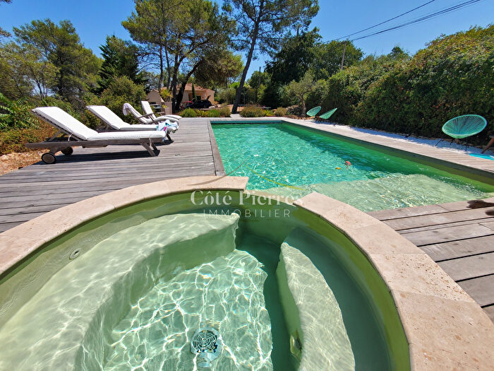 Maison à vendre - Nîmes, Terres de Rouvière, LEau Bouillie - 6 pièces - 4 chambres