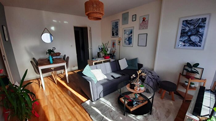 Quartiers Centre, Colombier : Appartement 2 pièces à louer