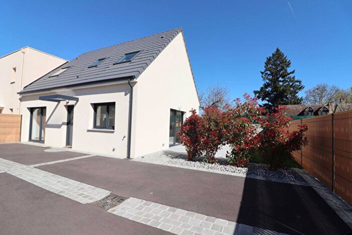 Maison à louer - Arnouville-lès-Mantes - 5 pièces - 3 chambres