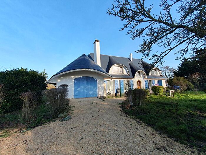 Maison à vendre - Bourges, Aéroport, Vauvert, Pierrelay, Pissevieille - 5 pièces - 4 chambres