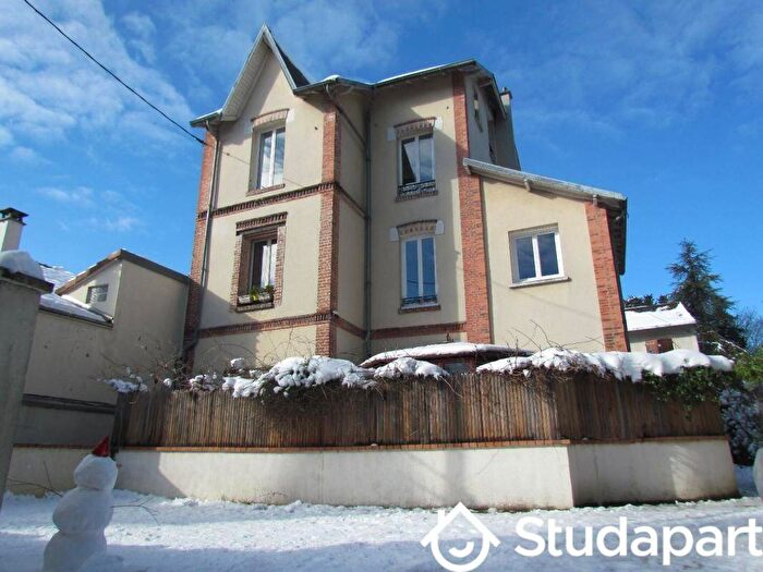 Appartement à louer - Poincare, Garches - 1 pièce - 3 chambres