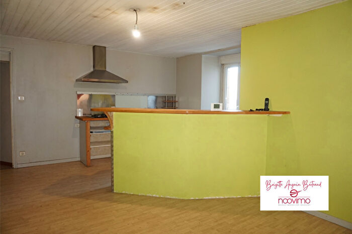 Maison à vendre - Mortagne-sur-Sèvre - 6 pièces - 2 chambres