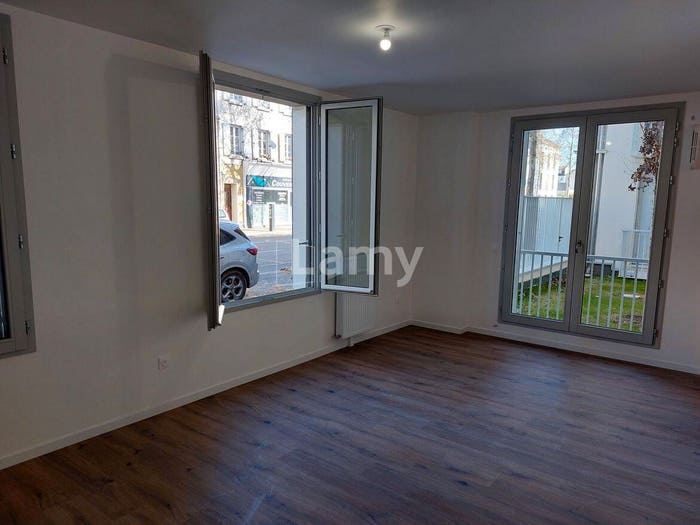 Gare, Mantes-la-Jolie : Appartement 2 pièces à louer