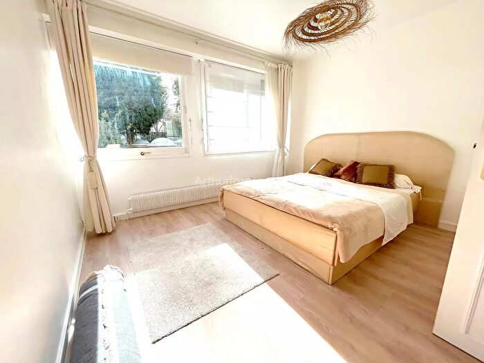 Appartement 4 pièces à Paris 14ème, à vendre