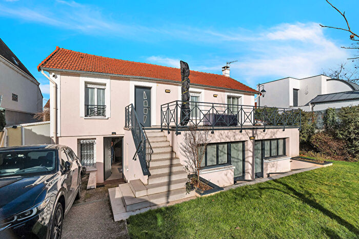 Maison à vendre - Colombes, Europe - 6 pièces - 4 chambres