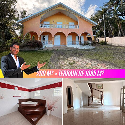 Sainte-Suzanne : Maison 6 pièces à vendre